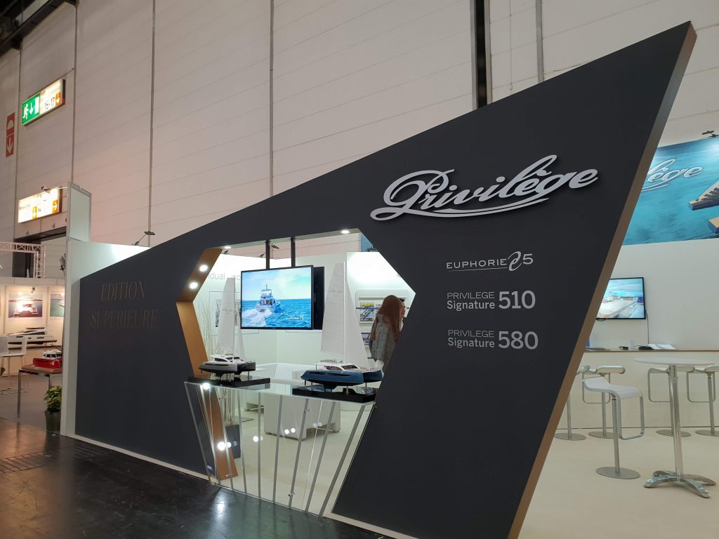 Privilege 580 Signature custom model - Seacraftclassics