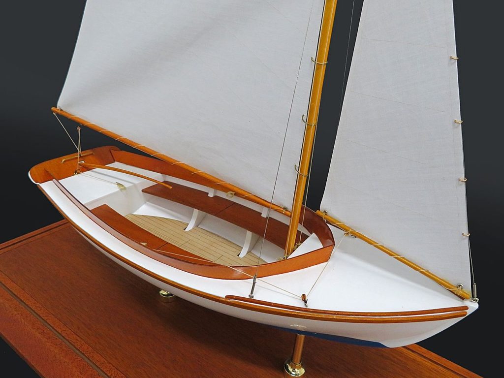 Herreshoff 12 1/2 customized ship model - Seacraftclassics