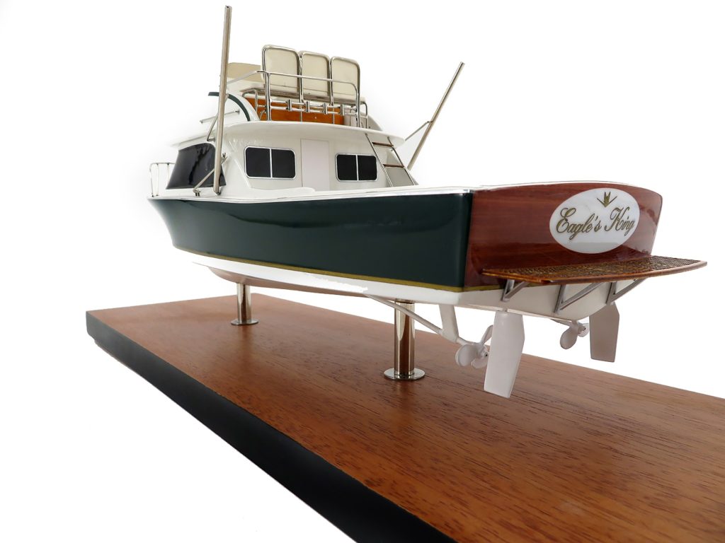 Bertram 31 custom desk model - Seacraftclassics
