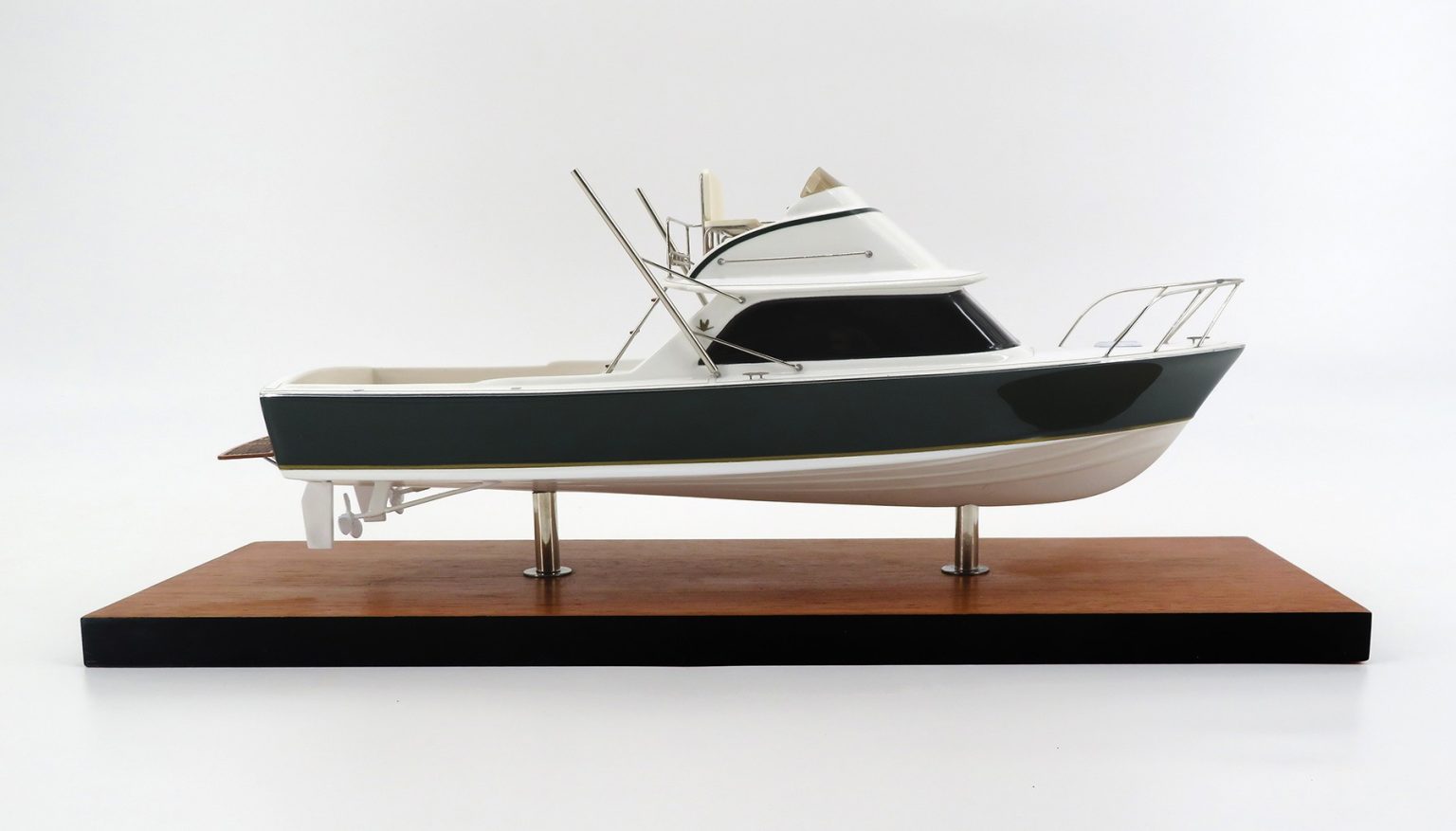 Bertram 31 custom desk model - Seacraftclassics