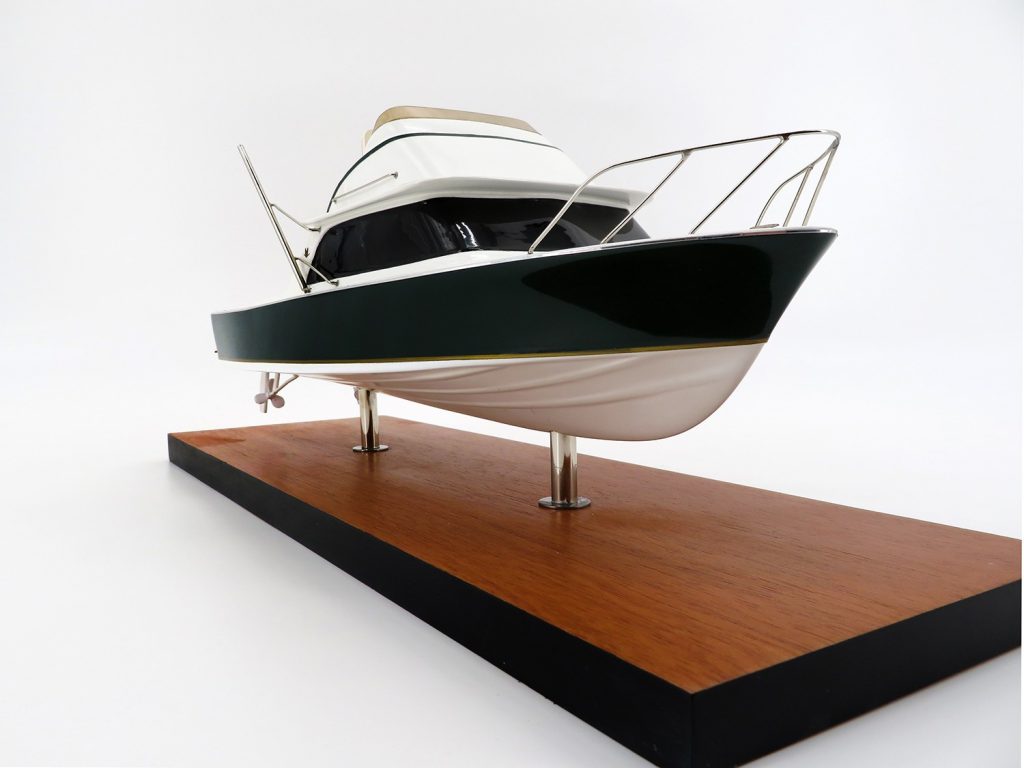 Bertram 31 custom desk model - Seacraftclassics