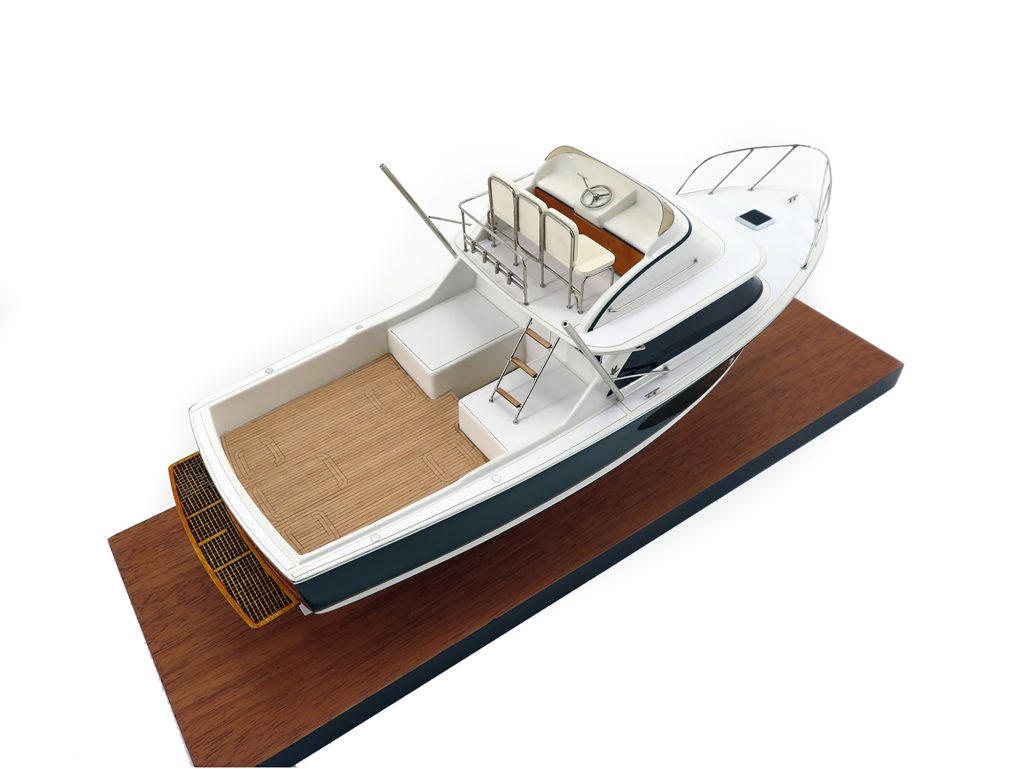 Bertram 31 custom desk model - Seacraftclassics