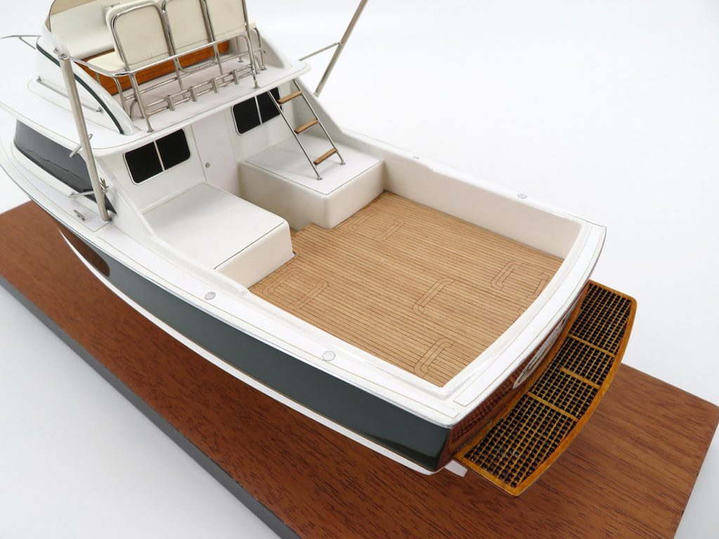 Bertram 31 custom desk model - Seacraftclassics