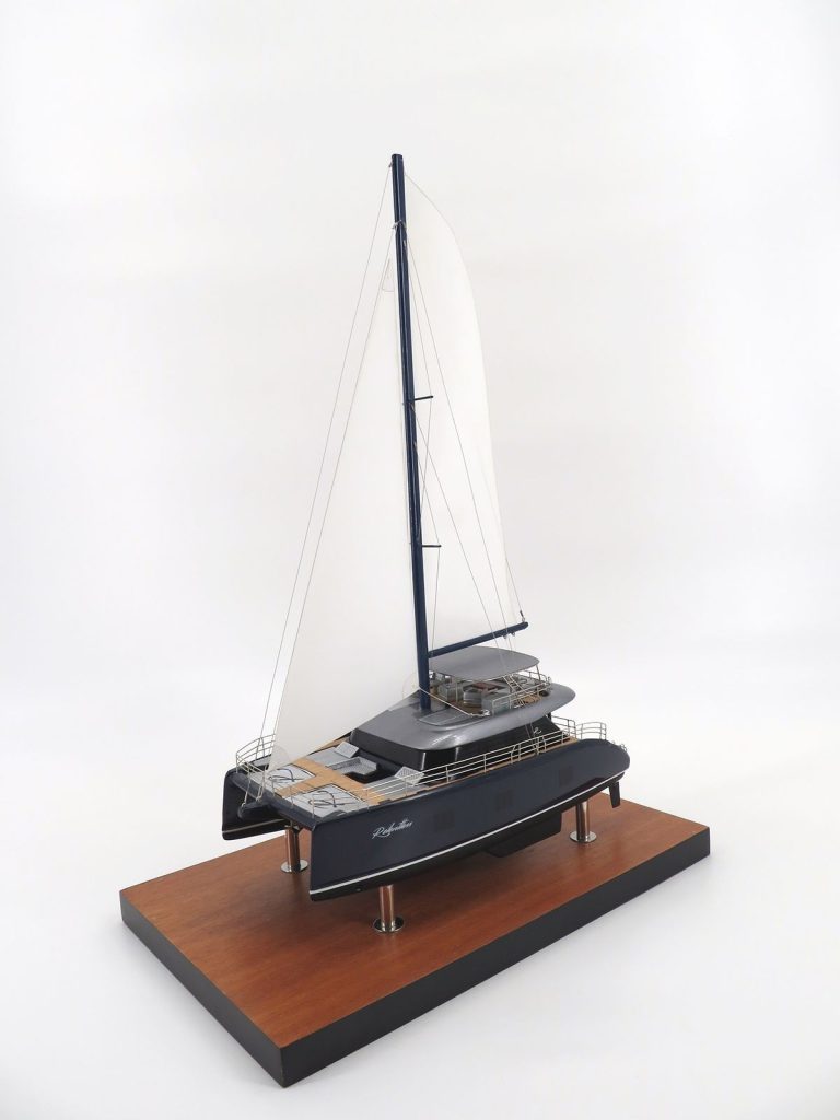 Sunreef 60 custom desk model - Seacraftclassics