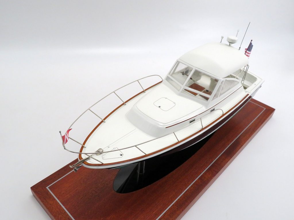 Hunt Surfhunter 33 custom model - Seacraftclassics