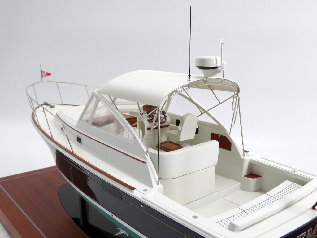 Hunt Surfhunter 33 custom model - Seacraftclassics