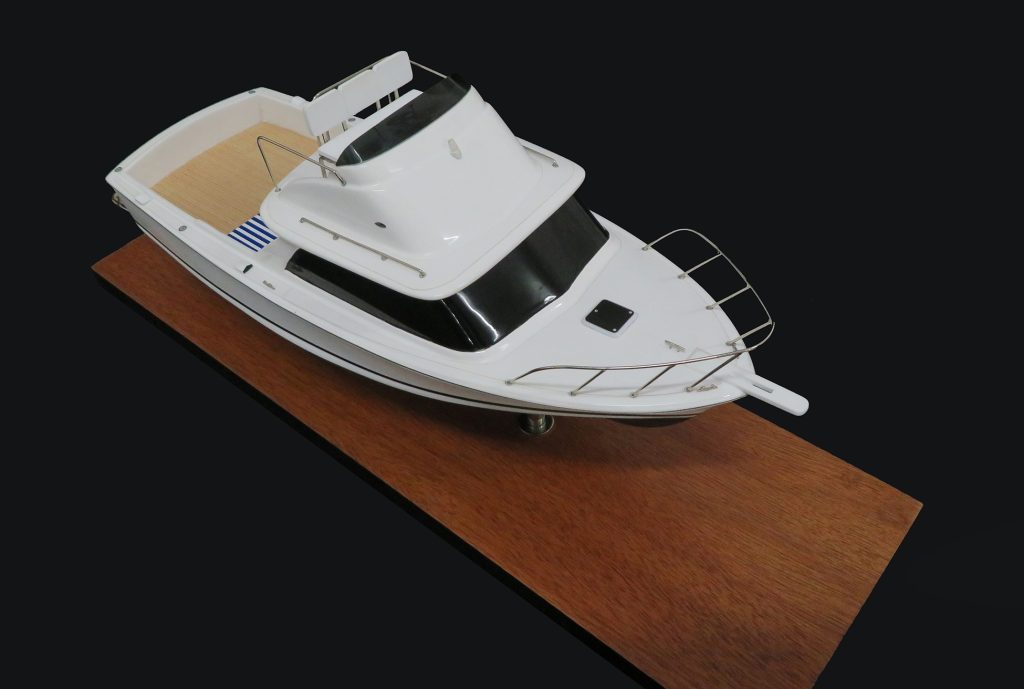 Bertram 31 desk model - Seacraftclassics