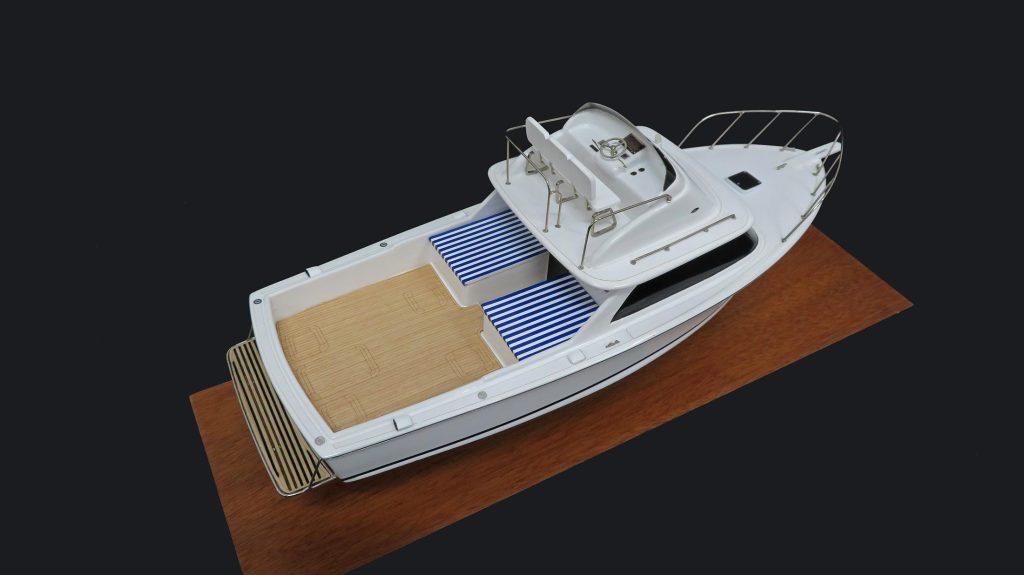 Bertram 31 desk model - Seacraftclassics