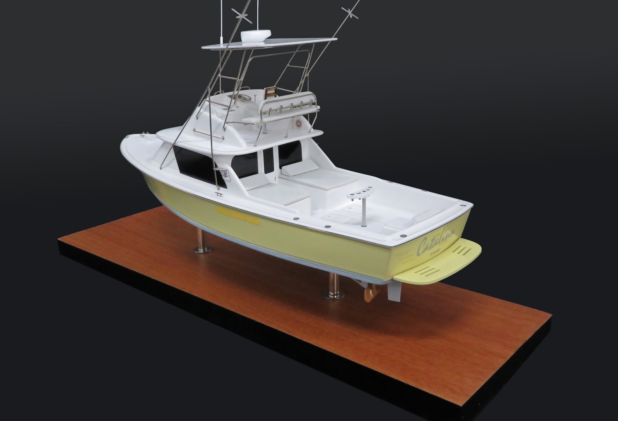 Bertram 31 custom desk model with tuna tower - Seacraftclassics