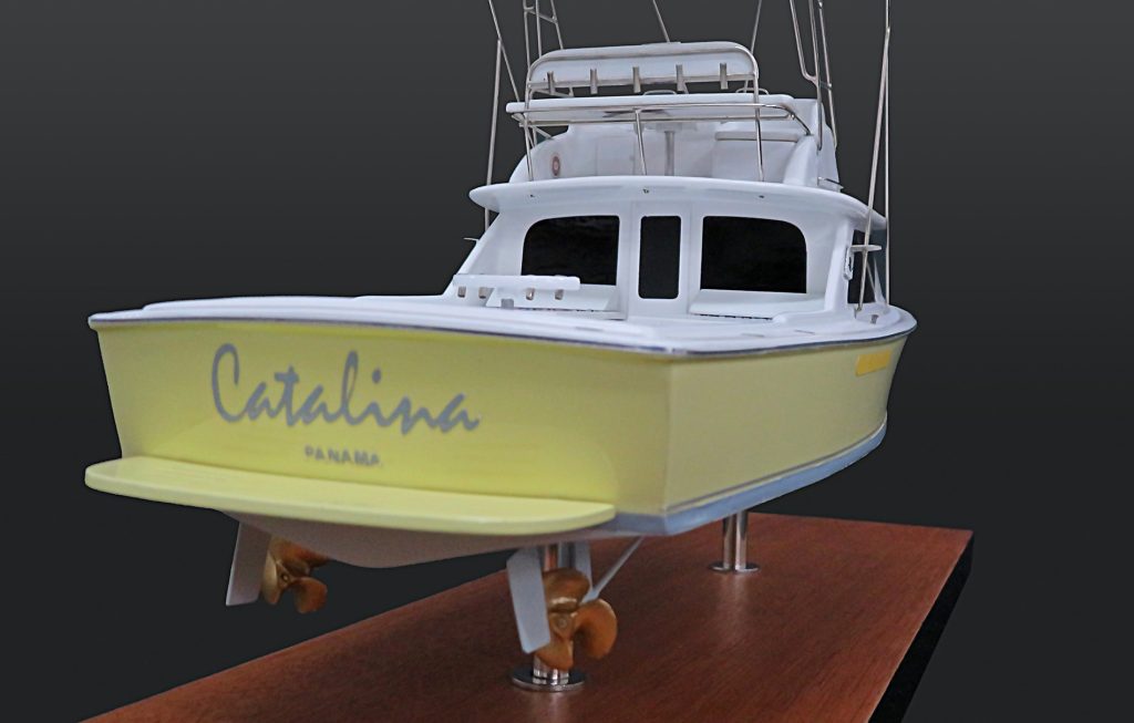 Bertram 31 custom desk model with tuna tower - Seacraftclassics