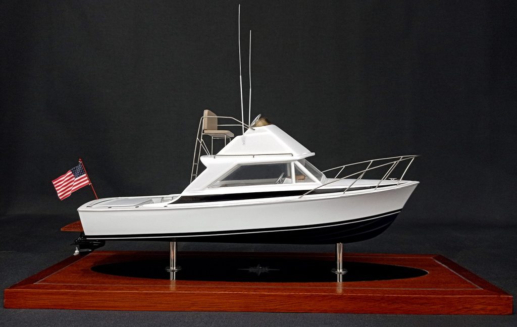 Bertram 26 Flybridge custom desk model - Seacraftclassics