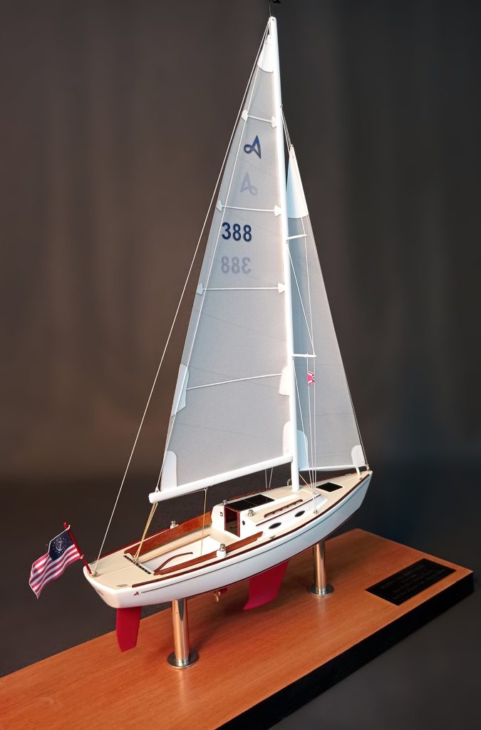 Alerion Express 28 custom desk model small replica - Seacraftclassics