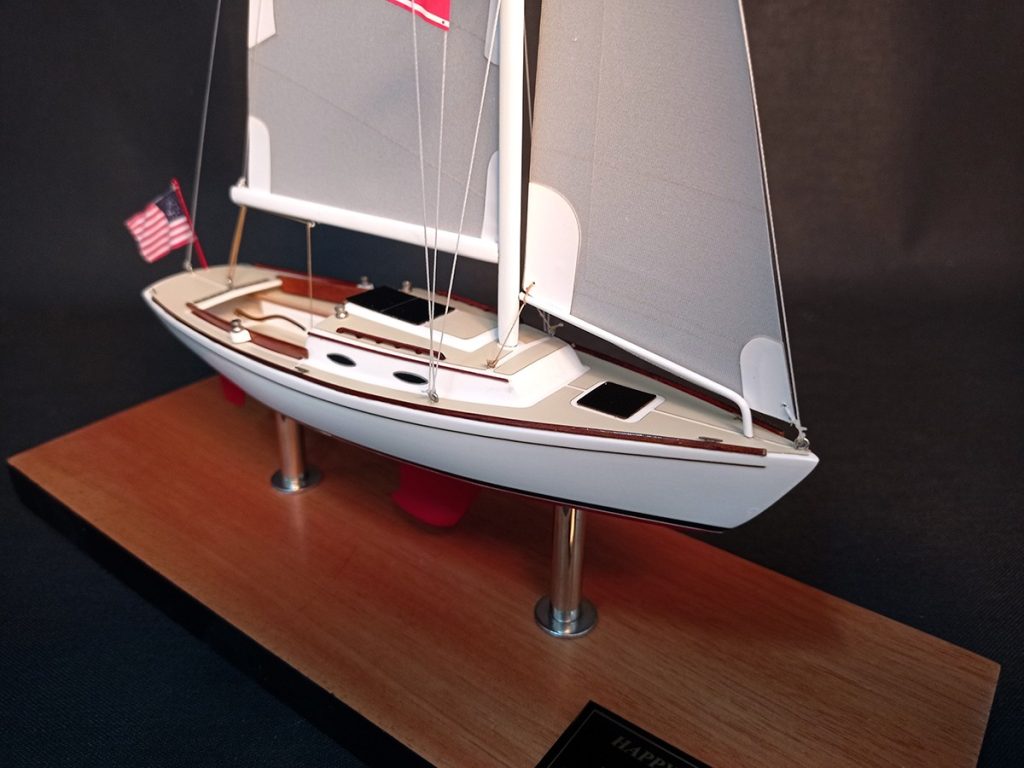 Alerion Express 28 custom desk model small replica - Seacraftclassics