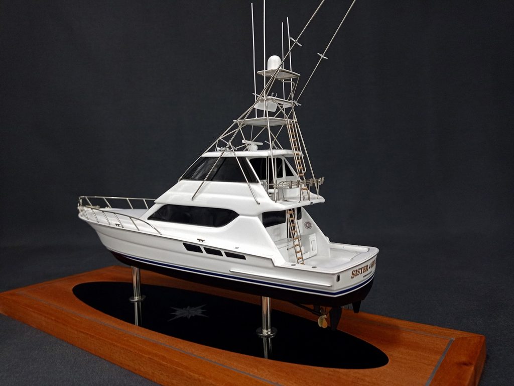 Hatteras 65 desk model - Seacraftclassics